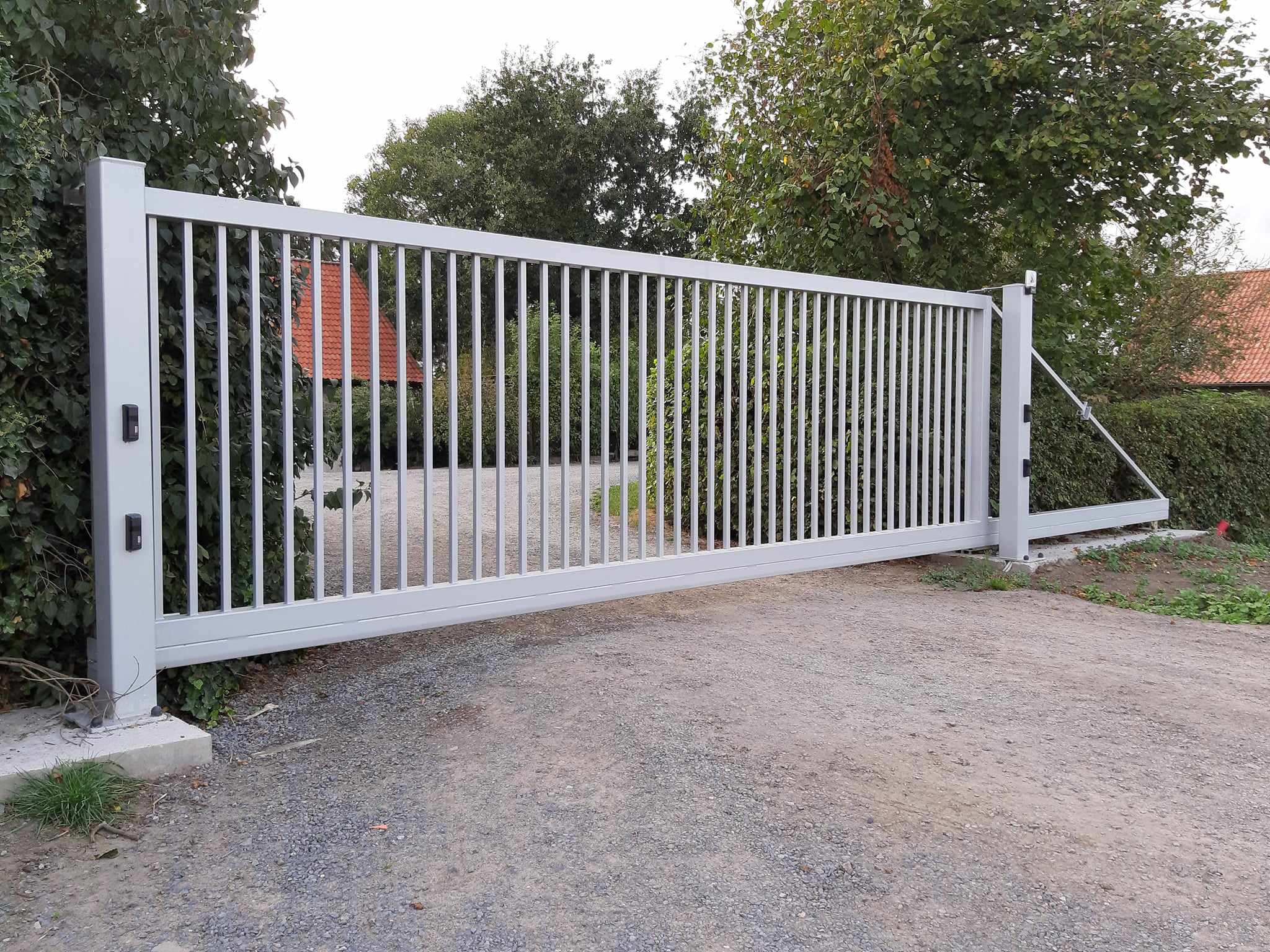 Realisaties moderne poorten - JVS projects | Plaatsing, ontwerp en automatisering van poorten ...